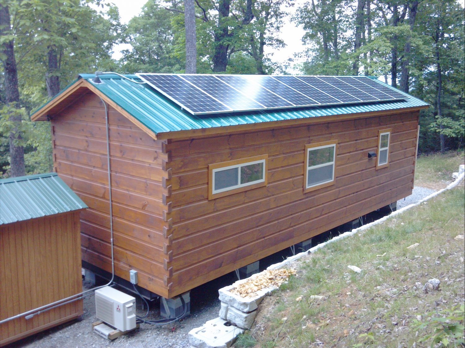 Going Off-Grid: The Dollars and Sense of Living Off the Grid - Green ...